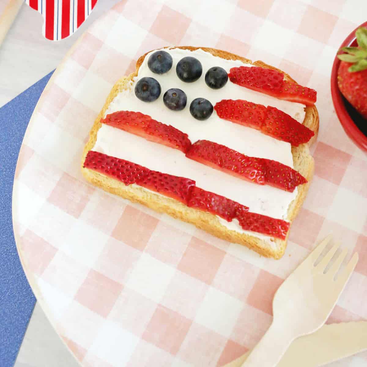 Easy American Flag Toast (For Kids!) - childhoodmagic.com